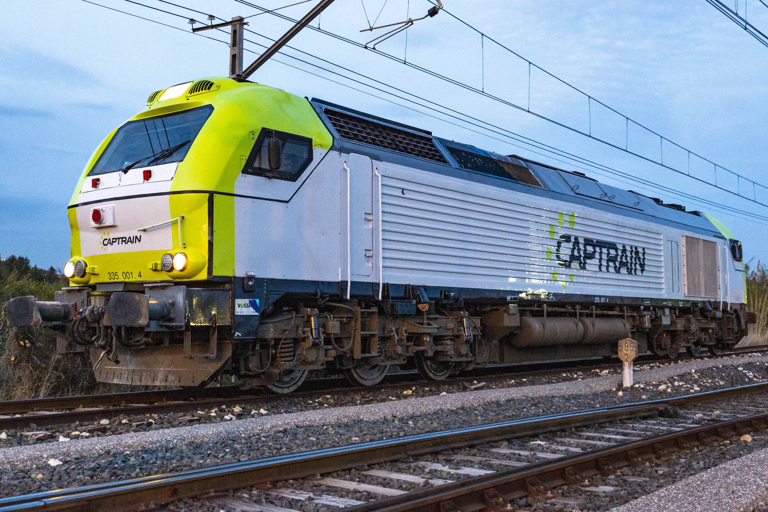 Captrain presenta la primera 335 con el nuevo esquema - Trenvista