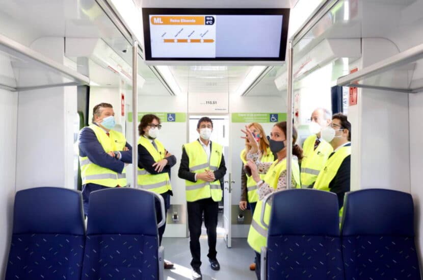 FGC presenta el primer tren de la serie 115