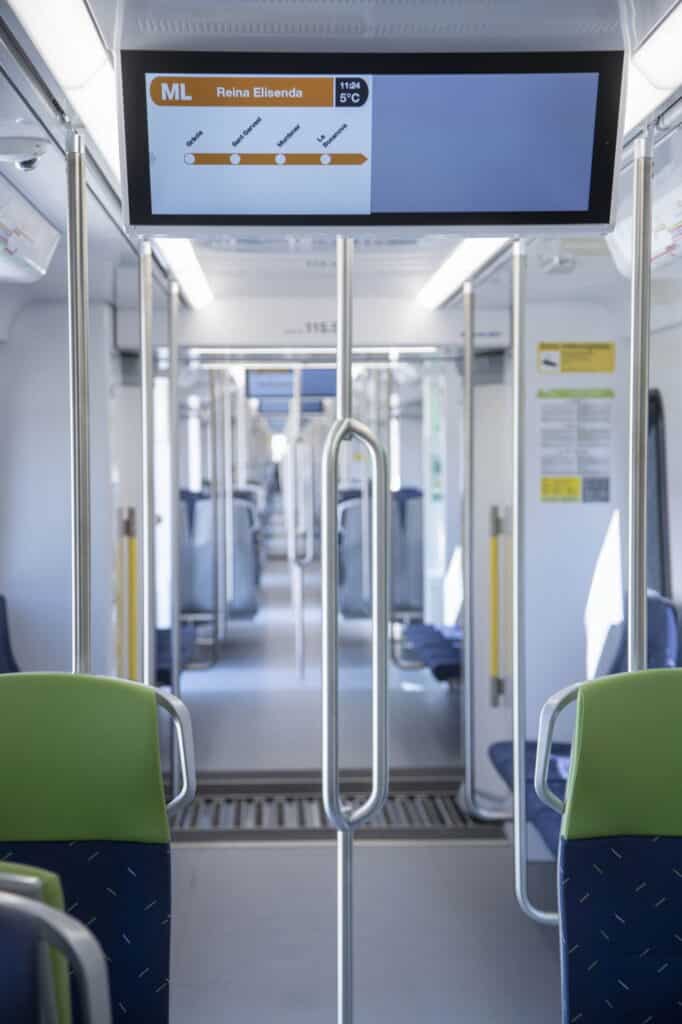 FGC presenta el primer tren de la serie 115