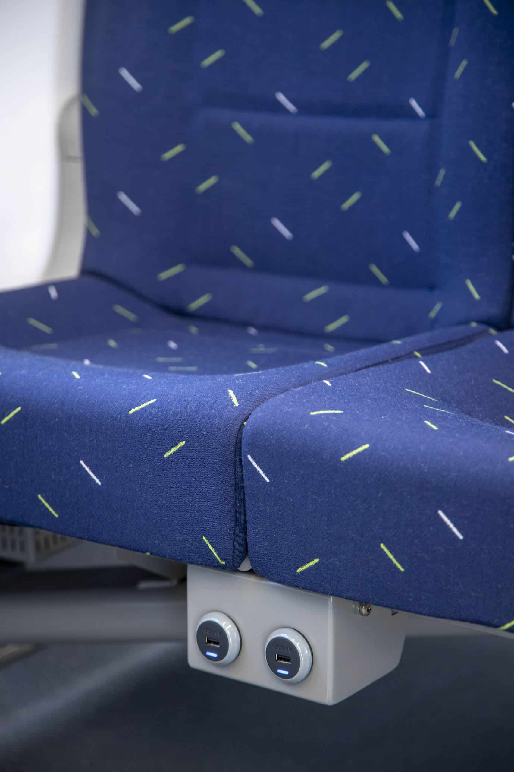 FGC presenta el primer tren de la serie 115