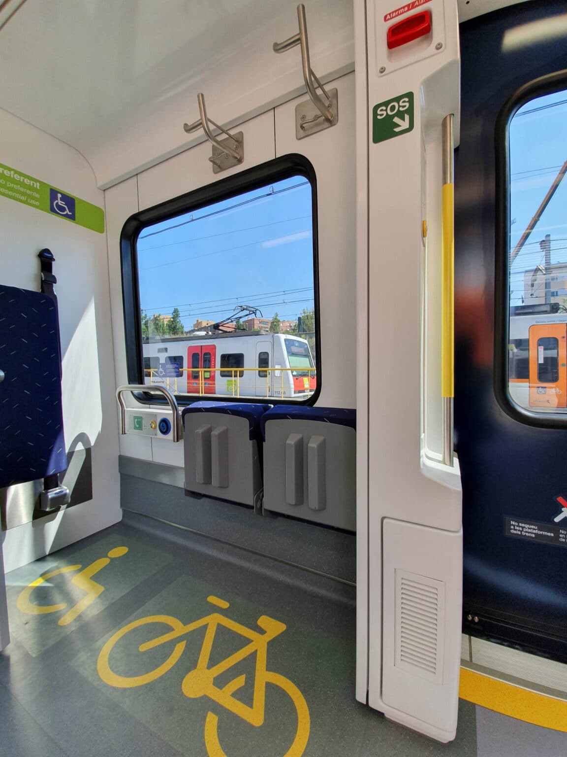 FGC presenta el primer tren de la serie 115