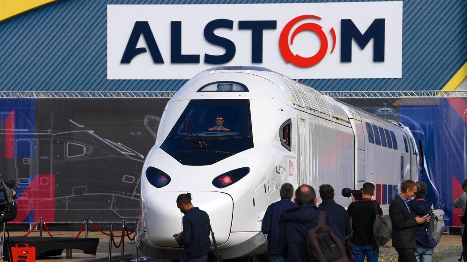 Alstom presenta el tren de pruebas del TGV M