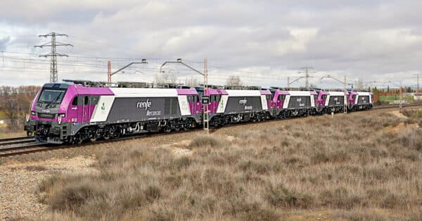 Renfe recibe sus primeras 6 locomotoras de la serie 256