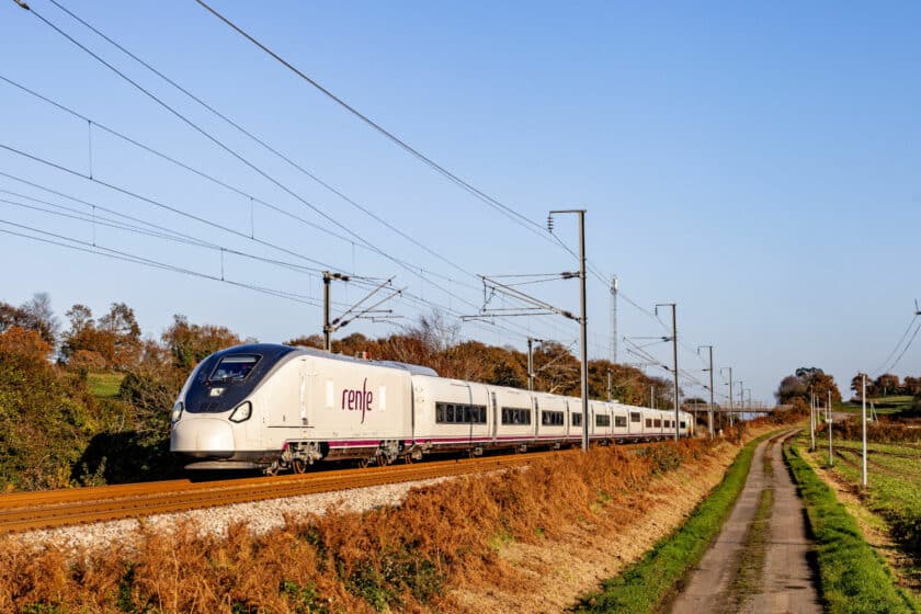 Renfe hace historia: comienza a operar en Francia en solitario