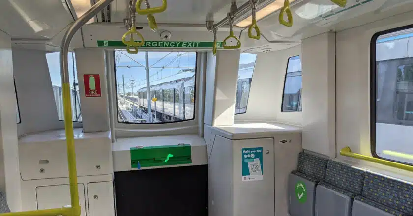 Interior Del Tren Del Metro De La India Metro De París Inaugura Nuevo